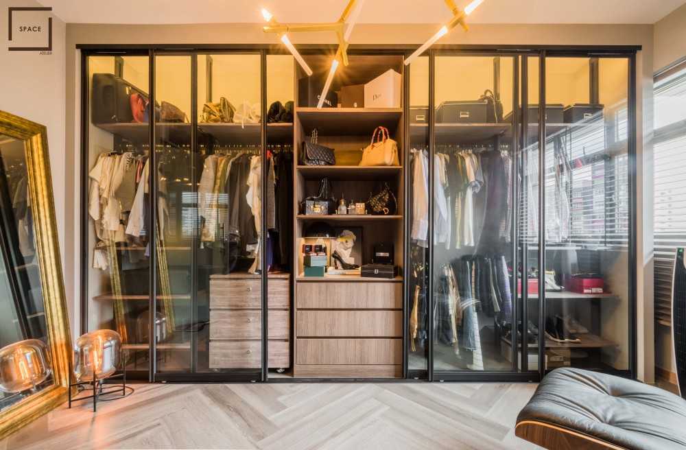 Contemporary Walk-in Wardrobe at HDB 4-ROOM BUKIT BATOK by Space ...