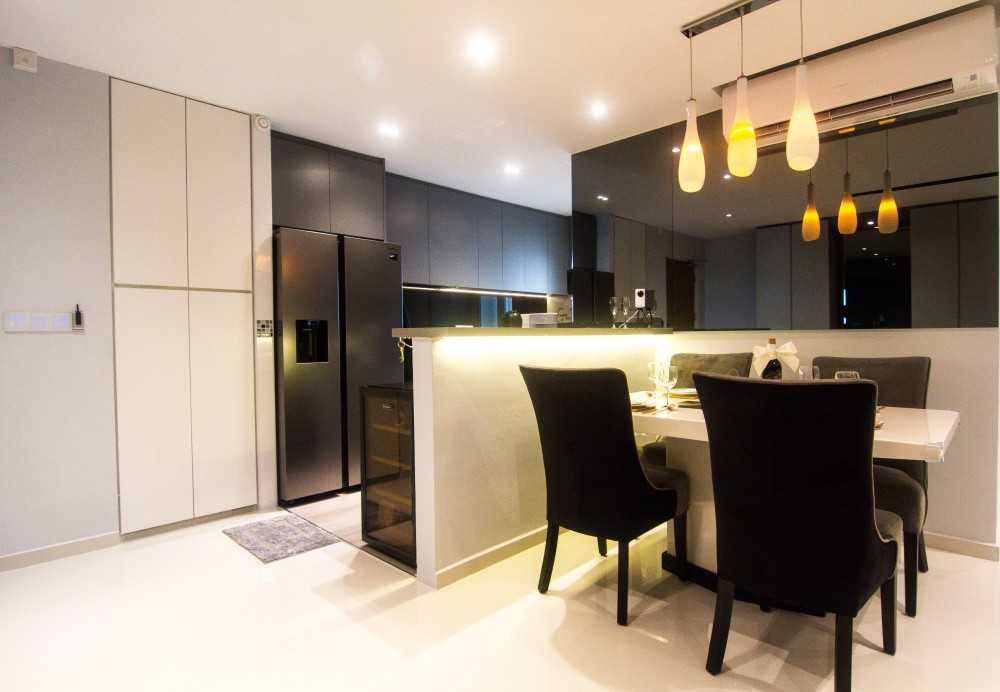 Modern Kitchen at HDB 5 Room by M2 DECOR Pte Ltd - Hometrust