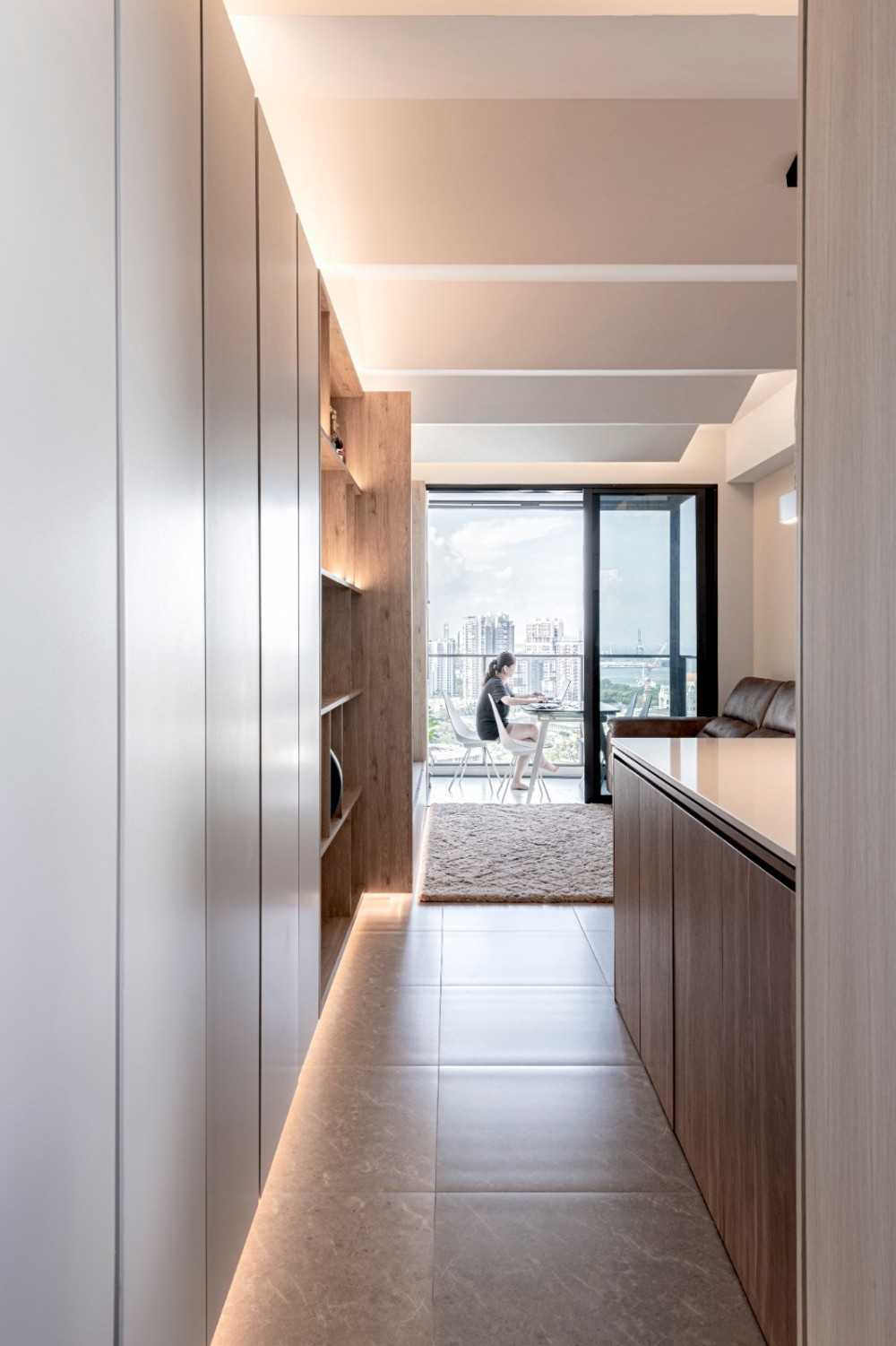 Modern Hallway at The Clement Canopy (Modern Zen Style) by erstudio Pte ...