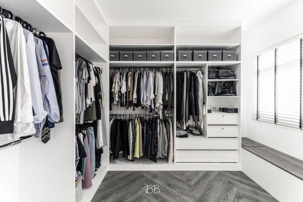 Minimalist Walk-in Wardrobe at B&S X OPEN MINI by 1618 Studio - Hometrust