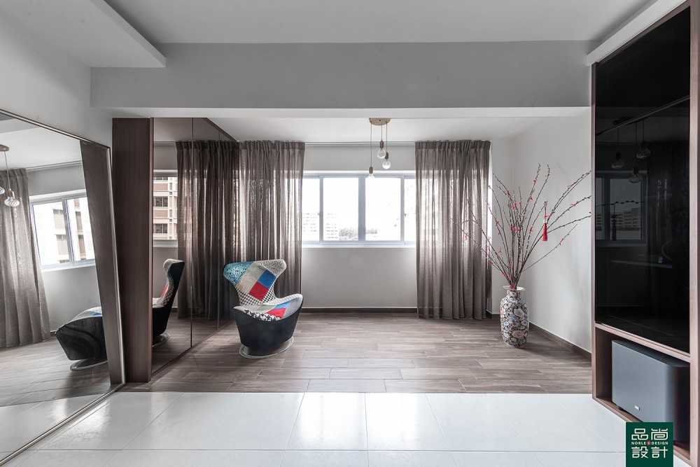 Modern Foyer at Resale 5-room HDB - Pasir Ris by Noble Interior Design ...