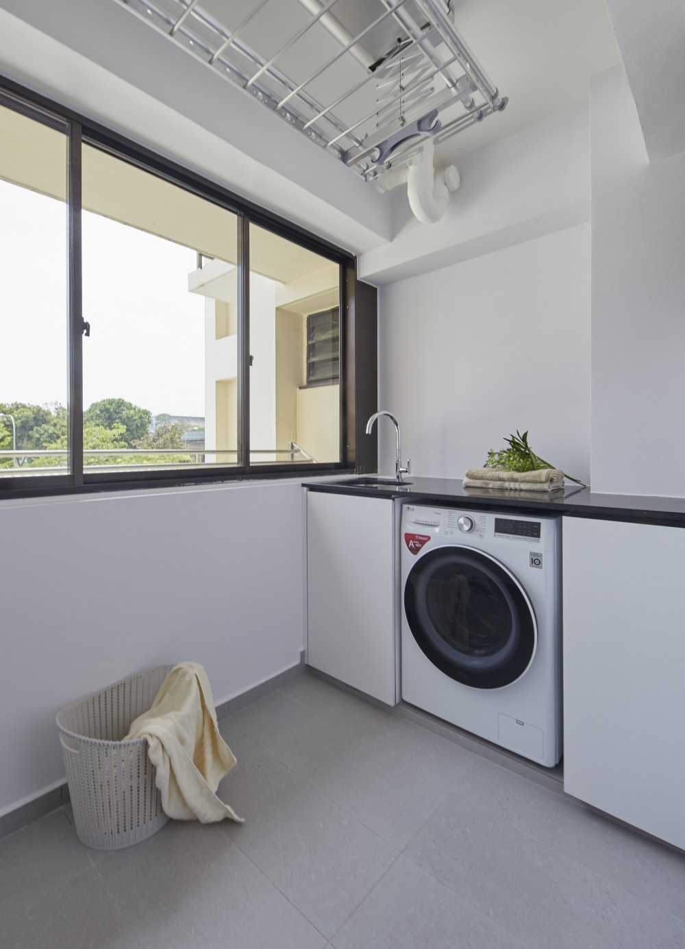 Contemporary Service Yard at 221A Bedok by MET Interior - Hometrust