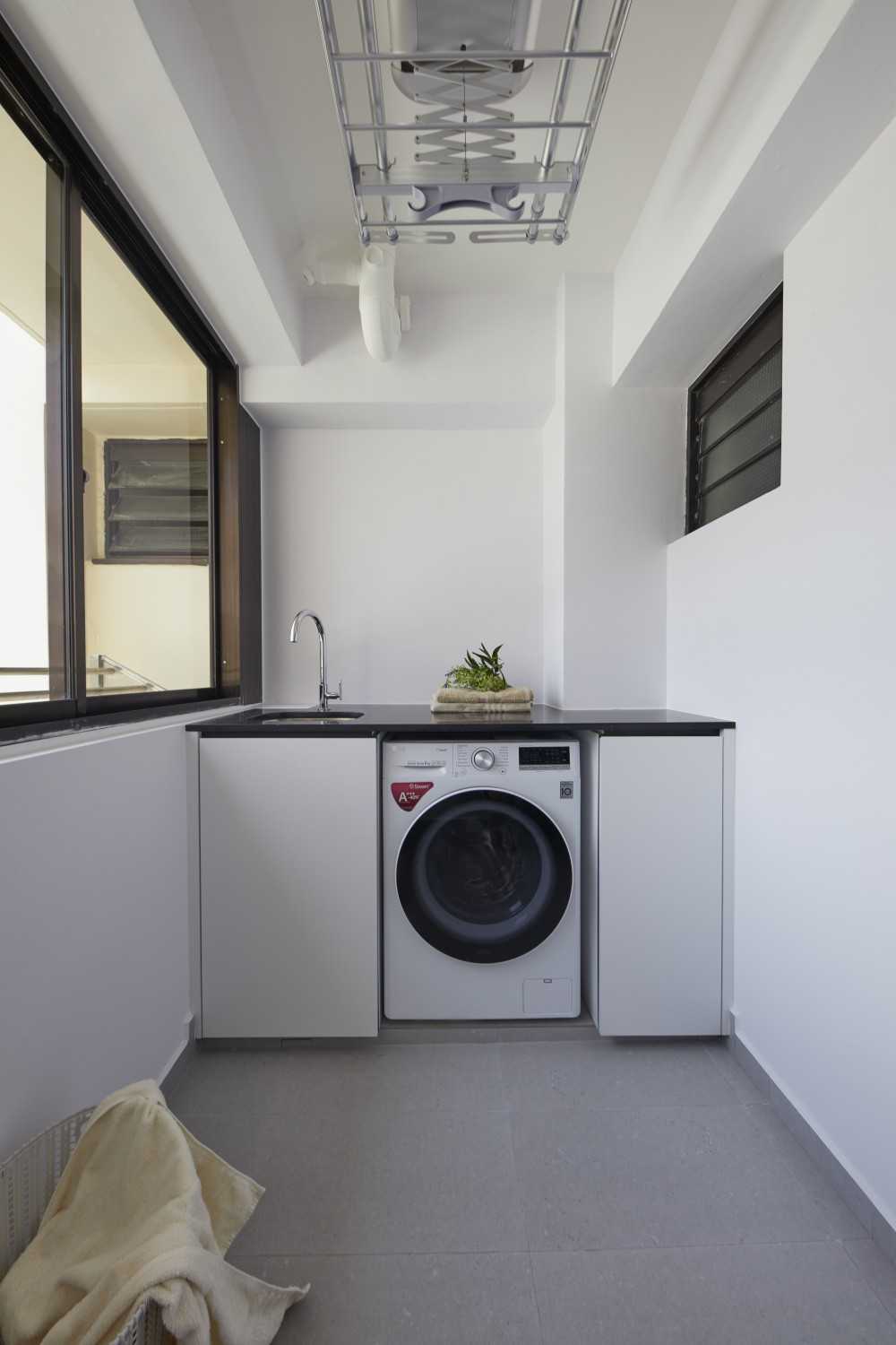 Contemporary Service Yard at 221A Bedok by MET Interior - Hometrust