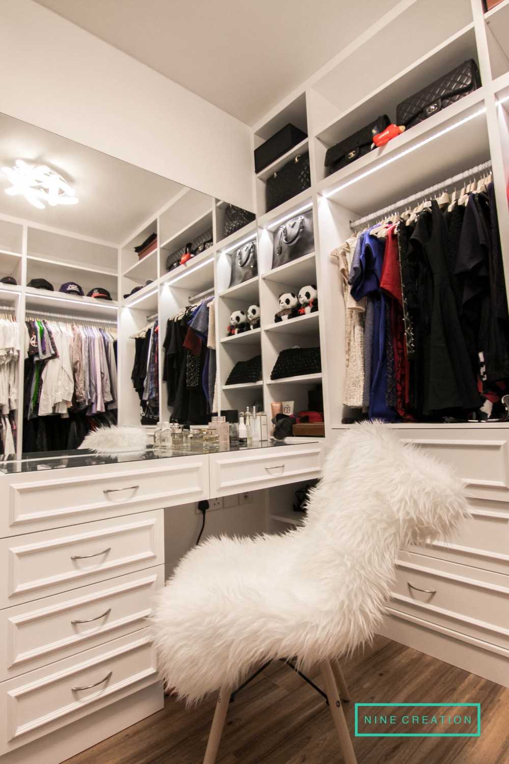 Contemporary Walk-in Wardrobe at 10C Bendemeer Road by 9 Creation Pte ...