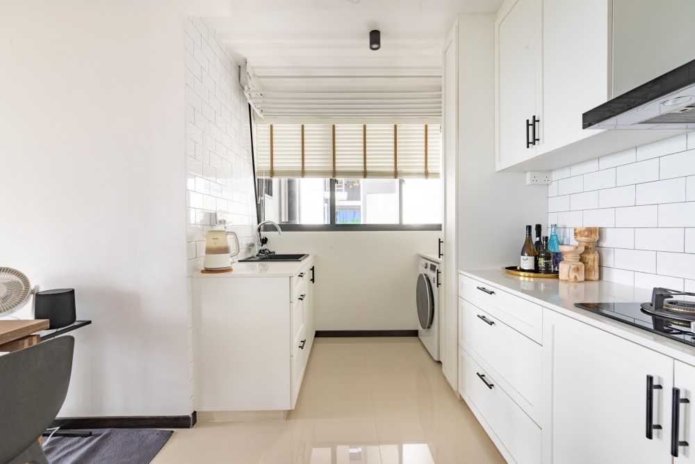 Minimalist Kitchen at 95 Dawson Road by Livspace - Hometrust