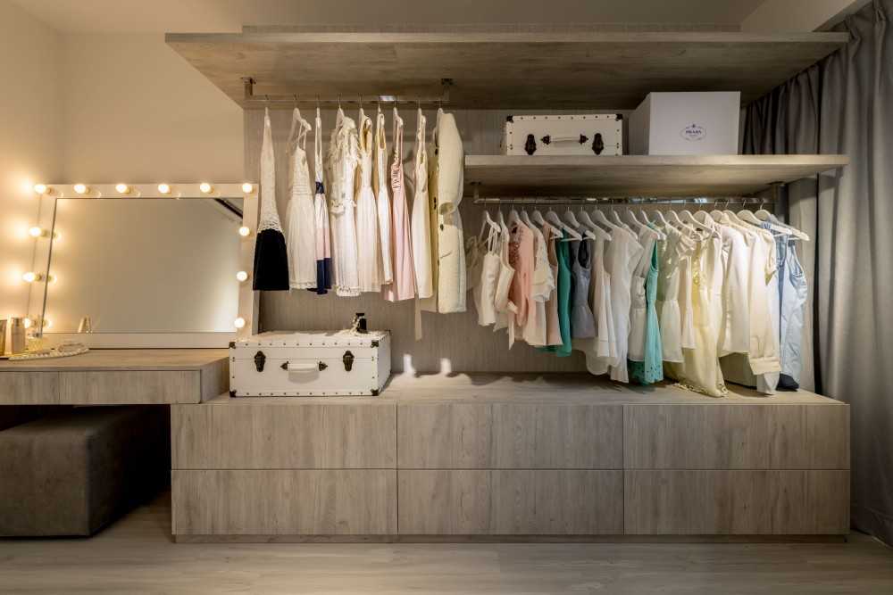 Scandinavian Walk-in Wardrobe at Joo Seng Green by Mr Shopper Studio ...