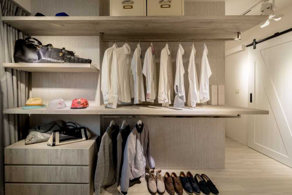 Scandinavian Walk-in Wardrobe at Joo Seng Green by Mr Shopper Studio ...