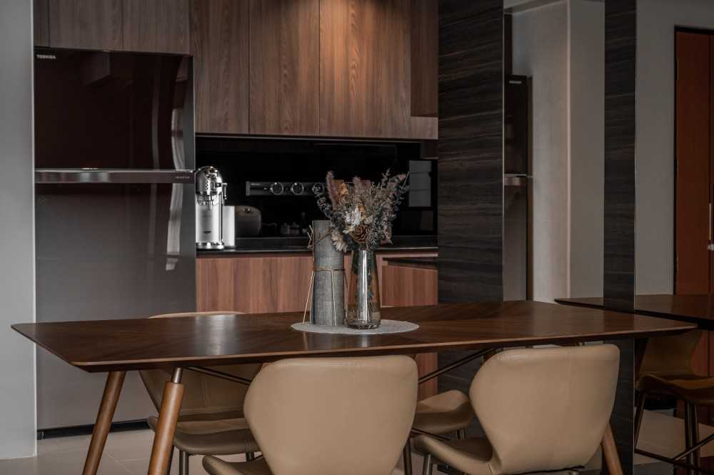 Contemporary Kitchen at BTO 4 room Modern Luxury by Reno Times Pte Ltd ...