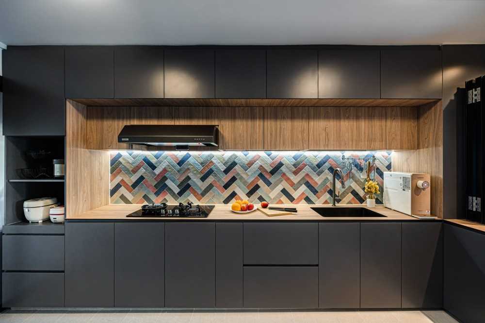 Contemporary Kitchen at HDB Jumbo Flat @ Jalan Bukit Merah by Rockstar ...