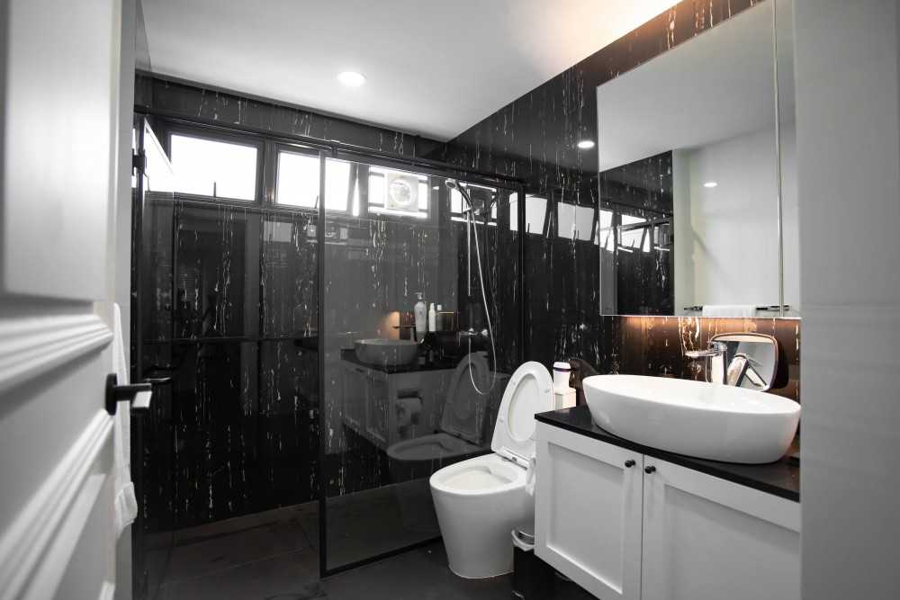 Scandinavian Bathroom at Chiltern Park Condominium by Rockstar Interior ...
