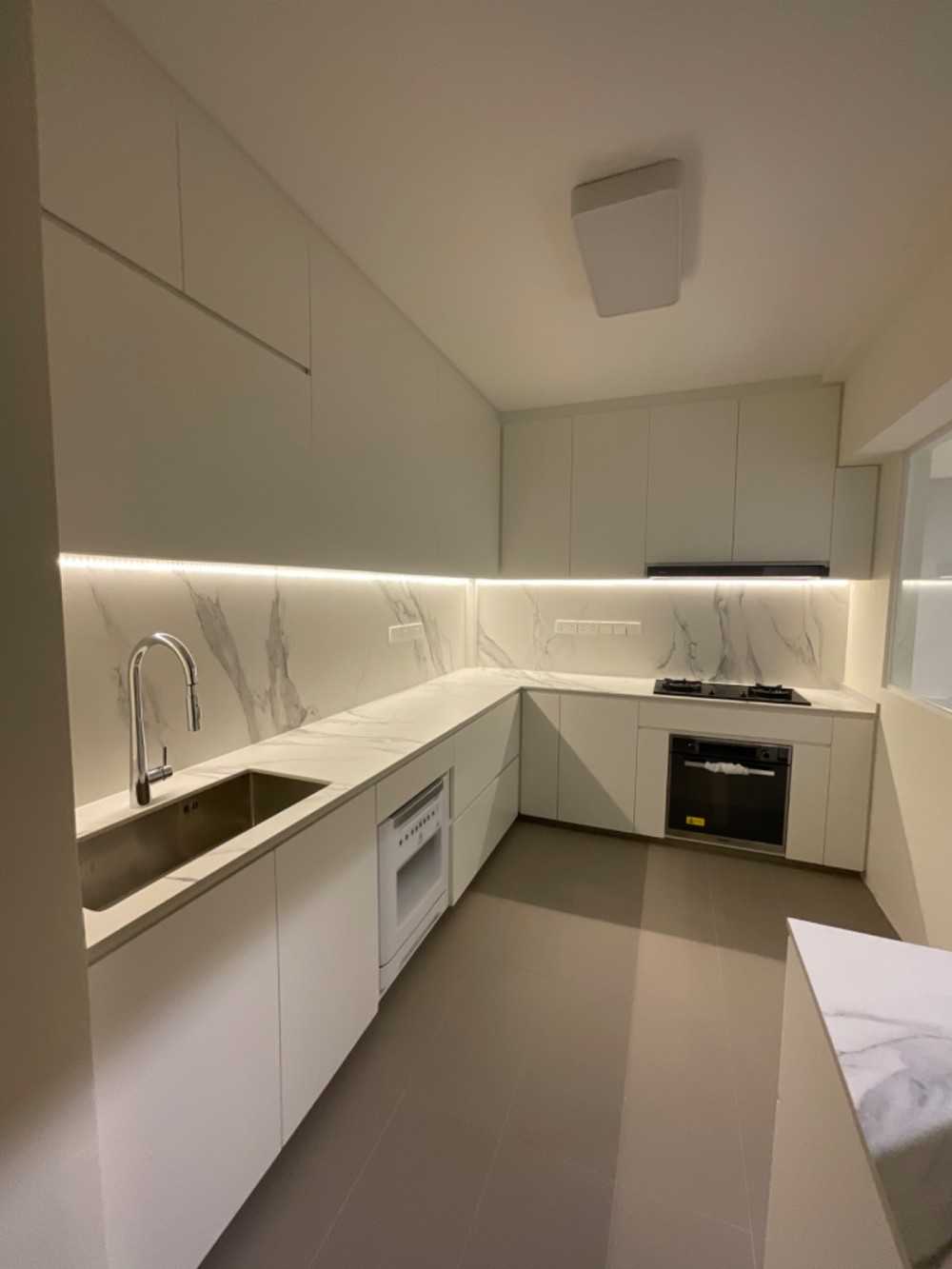 Minimalist Kitchen at Jalan Satu by Sen Interior Design Pte Ltd - Hometrust