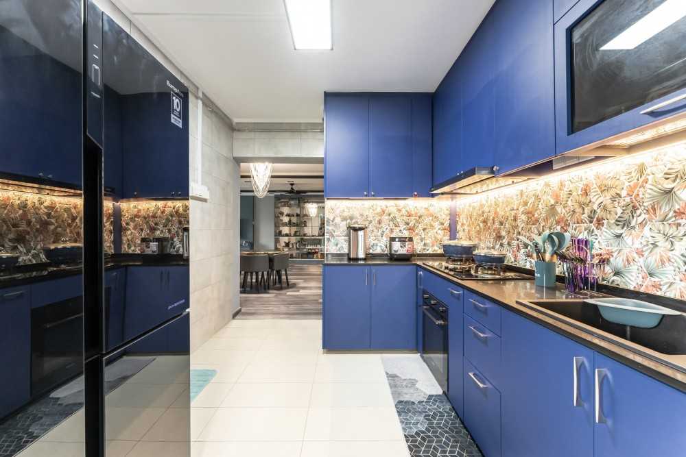 Modern Kitchen at 5A Marsiling Drive by The Creative Studioz - Hometrust