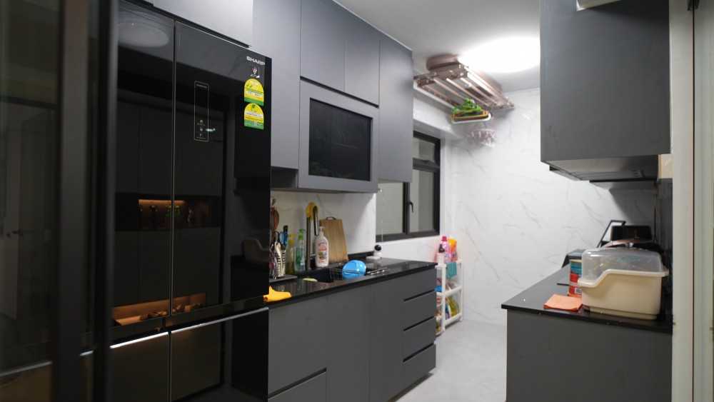 Modern Kitchen at 403 Fernvale Lane by Yellow Stein Pte Ltd - Hometrust