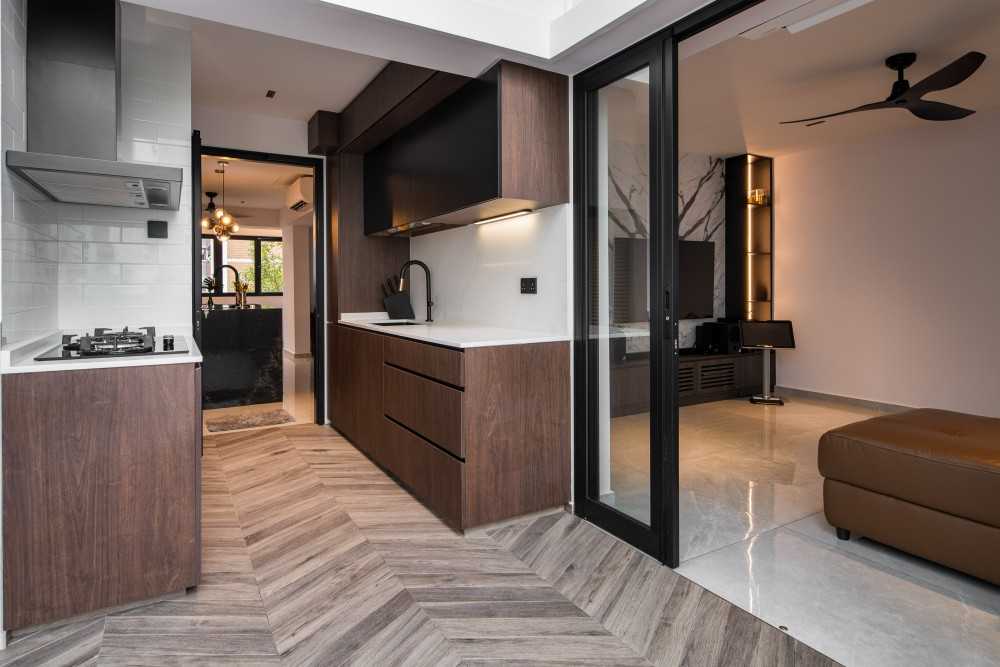 Contemporary Kitchen at Resale EM @ Tampines by EZY Space - Hometrust