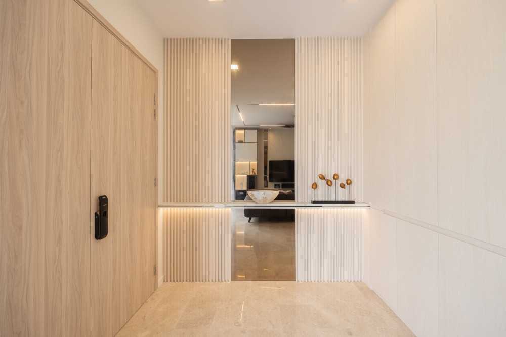 Modern Entryway at Pavilion Place by Starry Homestead Pte Ltd - Hometrust