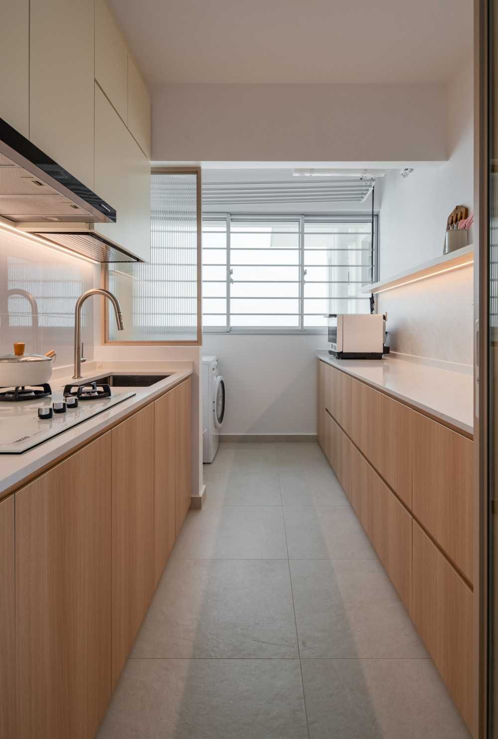 Minimalist Kitchen at 4-Room BTO @ Tampines by EZY Space - Hometrust