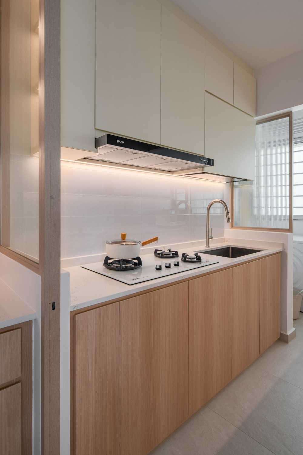 Minimalist Kitchen at 4-Room BTO @ Tampines by EZY Space - Hometrust