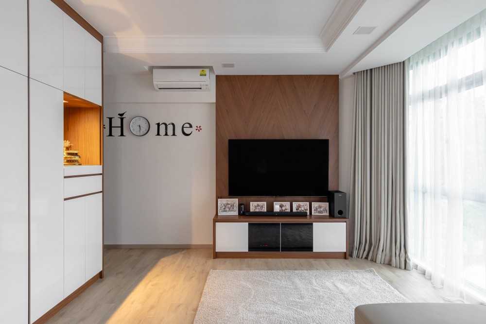 Contemporary Living Room at 150 Mariam Way by Verse Concept - Hometrust