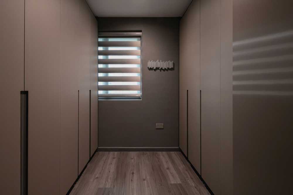 Modern Walk-in Wardrobe at Resale 4 Bedroom Condo @ The Topiary by ...