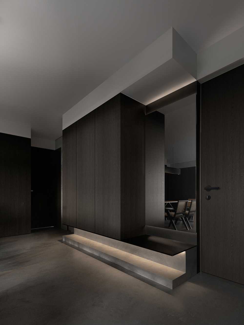 Minimalist Foyer at JURONG WEST by Bold Collectives - Hometrust