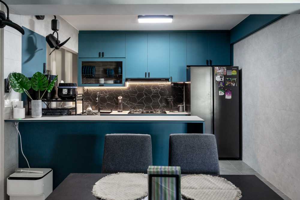 Contemporary Kitchen at 645B Tampines by Emie Design - Hometrust