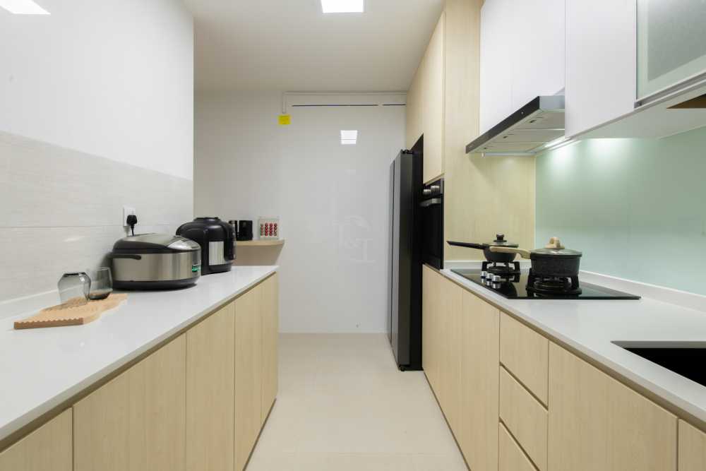 Modern Kitchen at BLK623C Tampines Greenverge by T&T Design Artisan ...