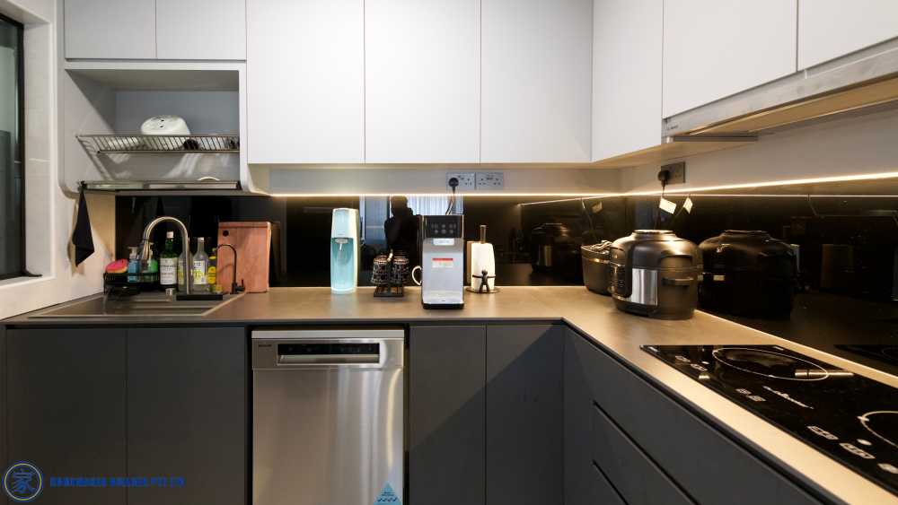 Modern Kitchen at 38C Eunos Road 2 by Homemaker Builder - Hometrust