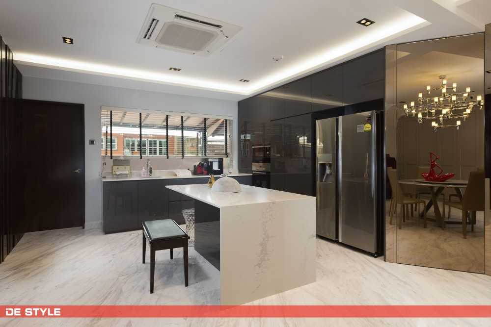 Modern room at Landed House - Lor Marzuki by De Style Interior Pte Ltd ...