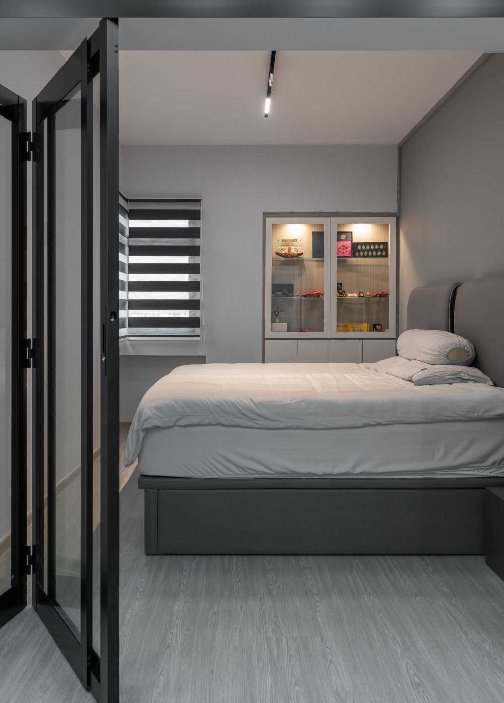 Modern Bedroom at Blk 251 Compassvale Street by Goodman Interior ...