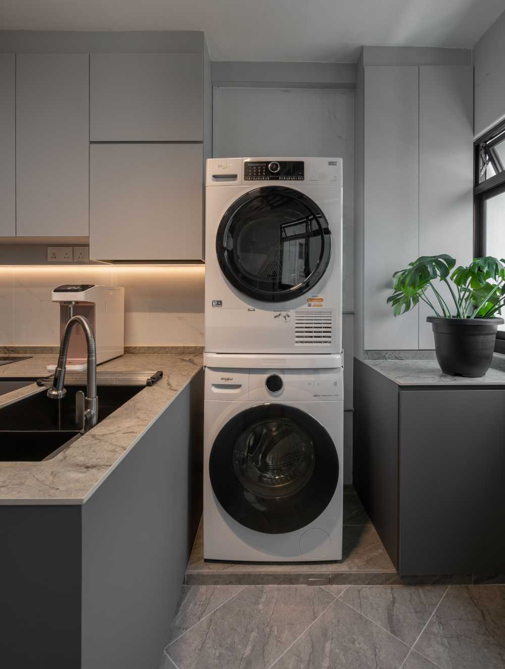 Contemporary Service Yard at 251 Compassvale by Goodman Interior ...