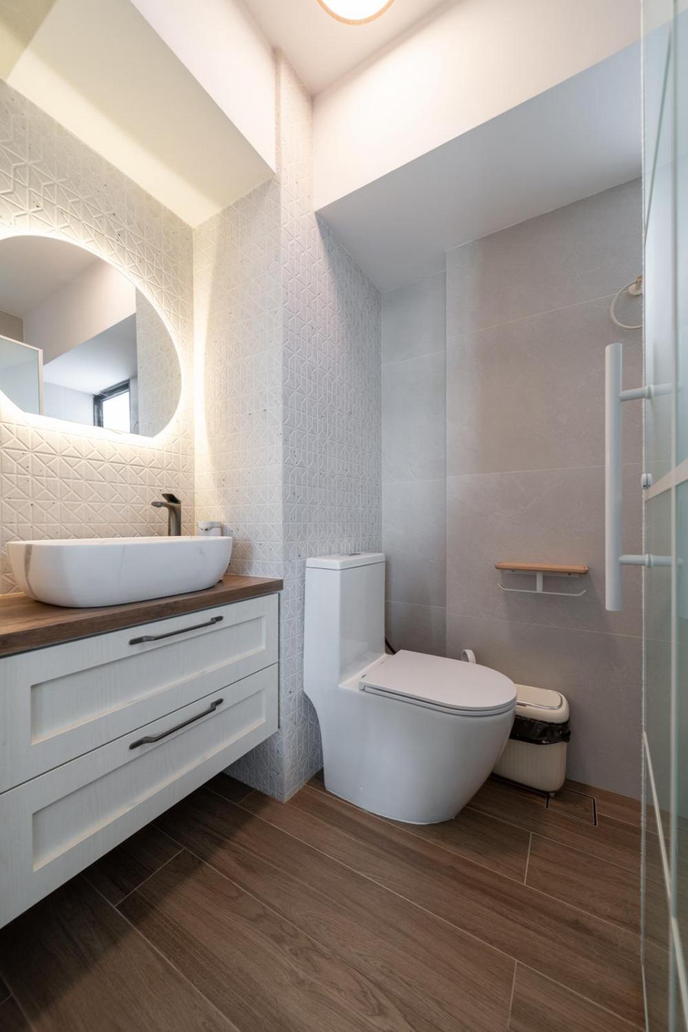 Scandinavian Bathroom at 439C Sengkang West Avenue by Mr Designer ...