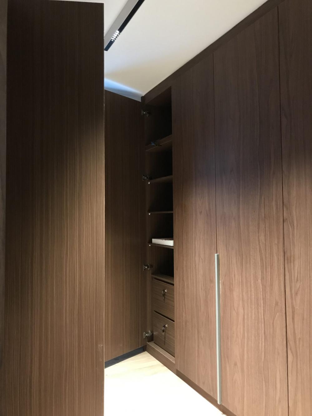 Contemporary Walk-in Wardrobe at Sembawang BTO by SupaSpace - Hometrust